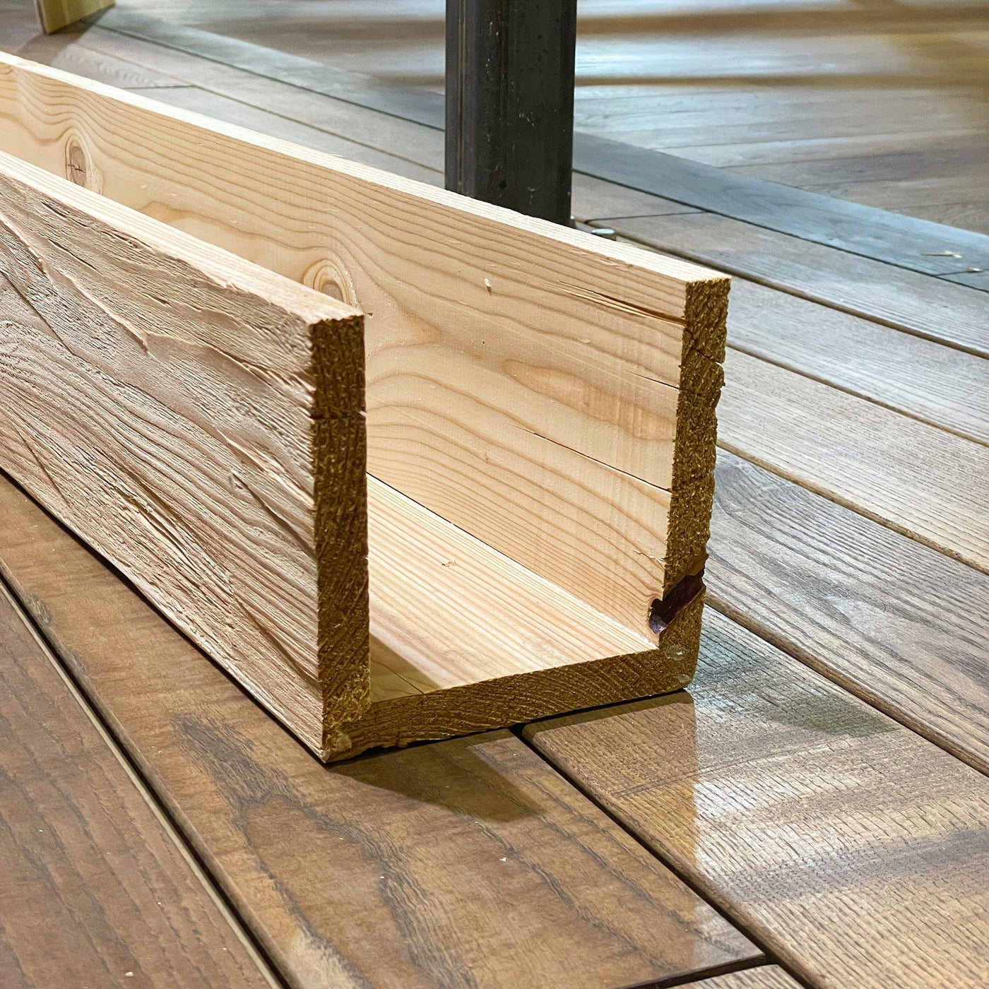 Wood shell beams chopped larch — Trumer Holz GmbH