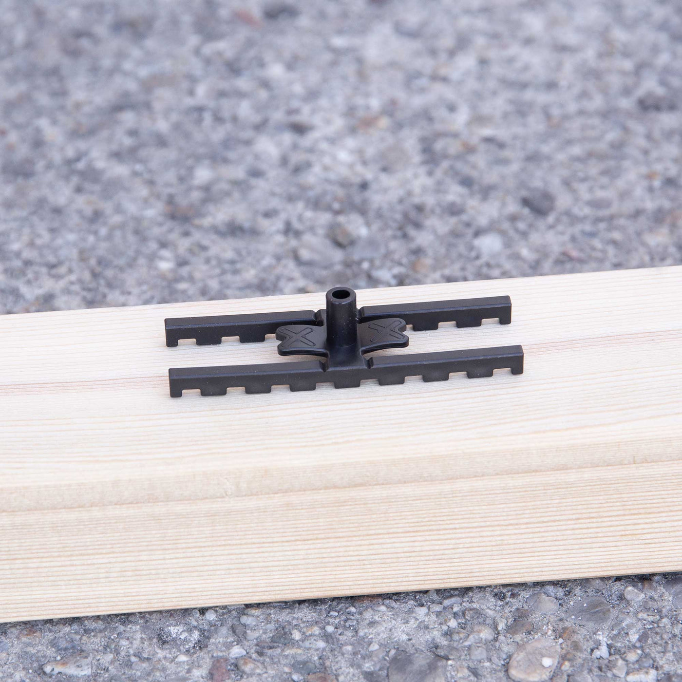 BASO - Distanzhalter bei sichtbarer Verschraubung der Terrasse — Trumer Holz GmbH